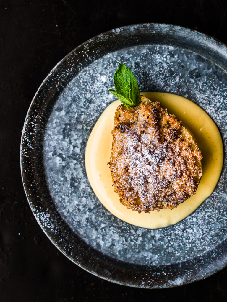 CRUMBLE PEARS & CUSTARD - Man.Eat.Plant.